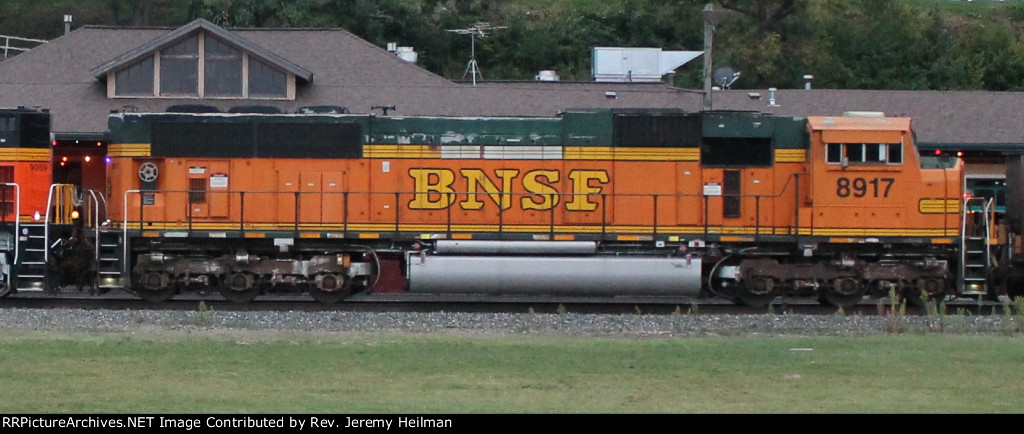 BNSF 8917 (2)